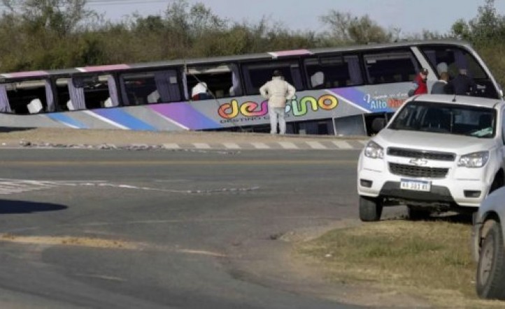 Imputarán al chofer del micro que volcó en Tucumán y podría quedar ... Imputarán al chofer del micro que volcó en Tucumán y podría quedar ...