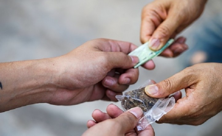 ¿Vender droga genera más ingresos que ir a trabajar o cobrar una ...